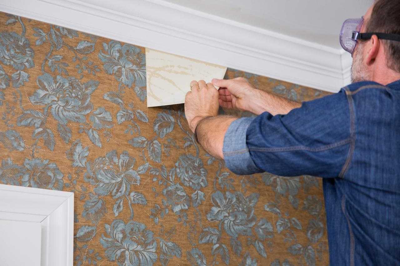 A Handy Guide to Putting Up a Wallpaper - Fend Home